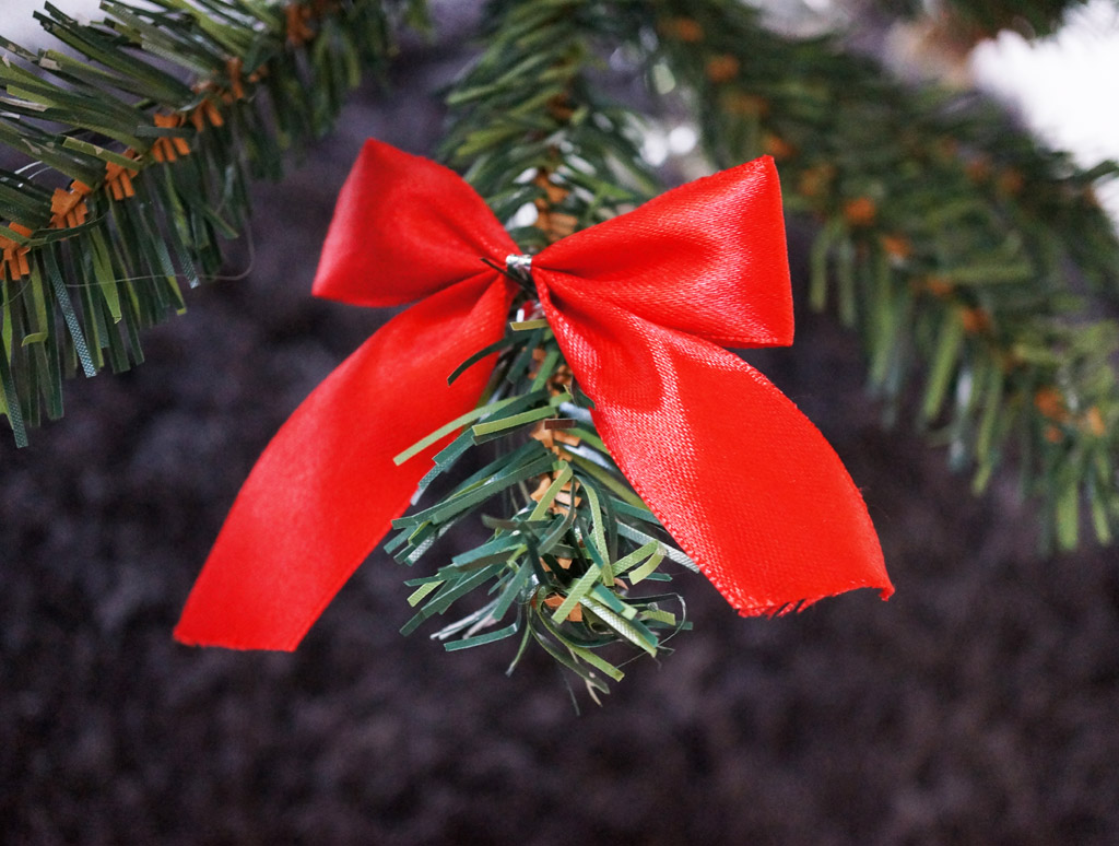 Déco-de-Noël-ruban-rouge - 30 ans (ou presque)